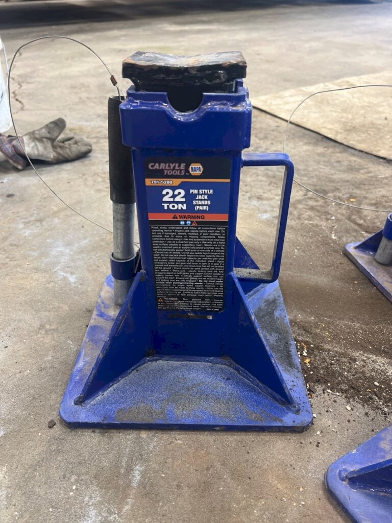 Inspecting Shop Stands - Grizzly NDT-Crane Inspection